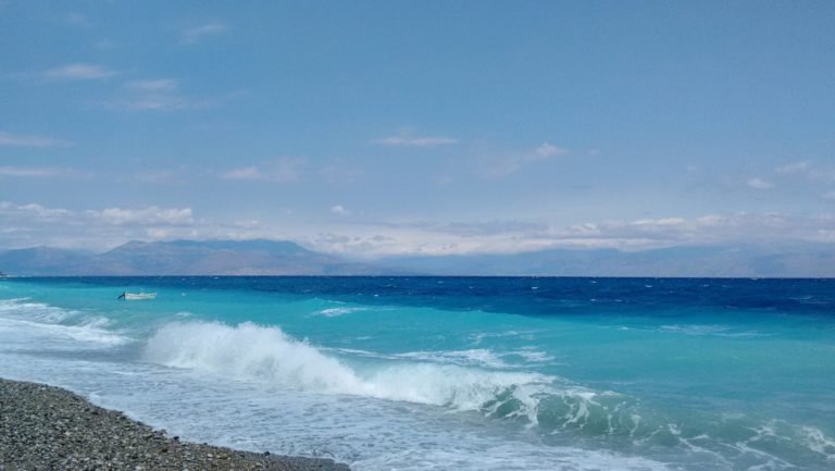 Paralia Akratas - Sea swell during summer etesian winds "meltemia"